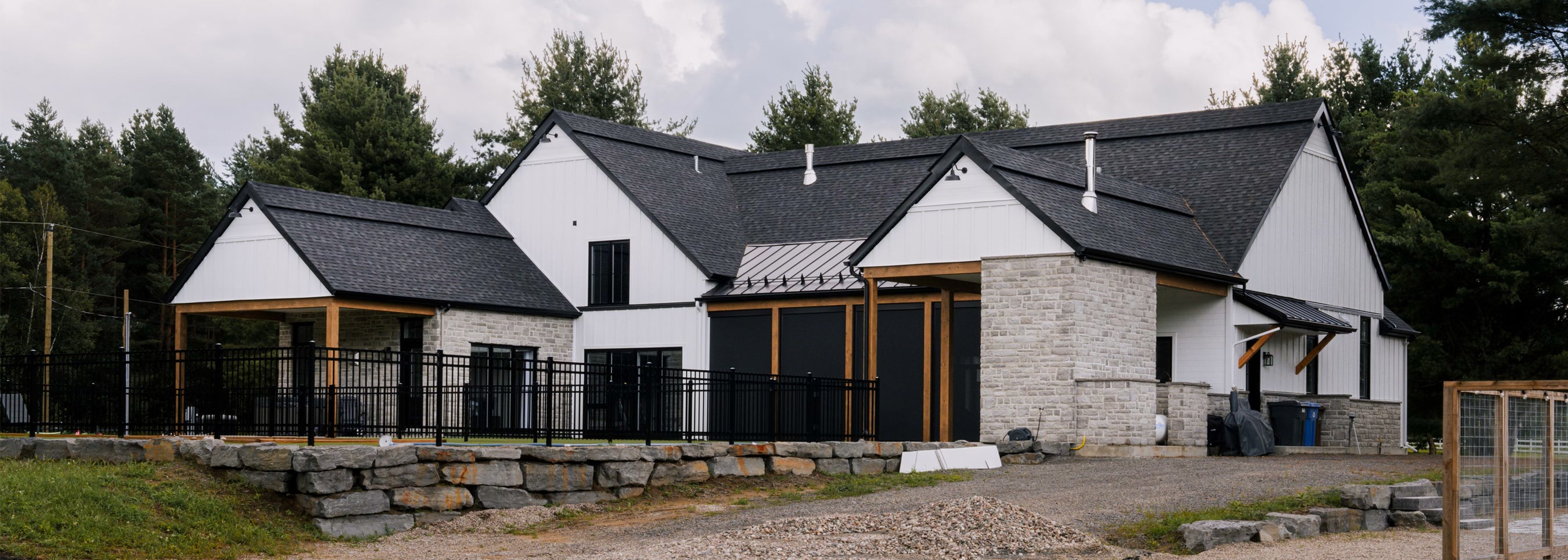 Installation of Quality Canexel Siding | Norevco – Groupe Norevco